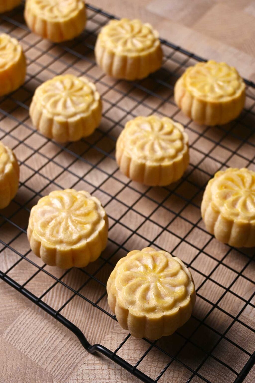 Lava Custard Mooncakes - Jaja Bakes - jajabakes.com