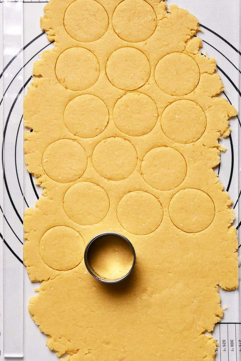 Garlic Cheese Cookies - Jaja Bakes